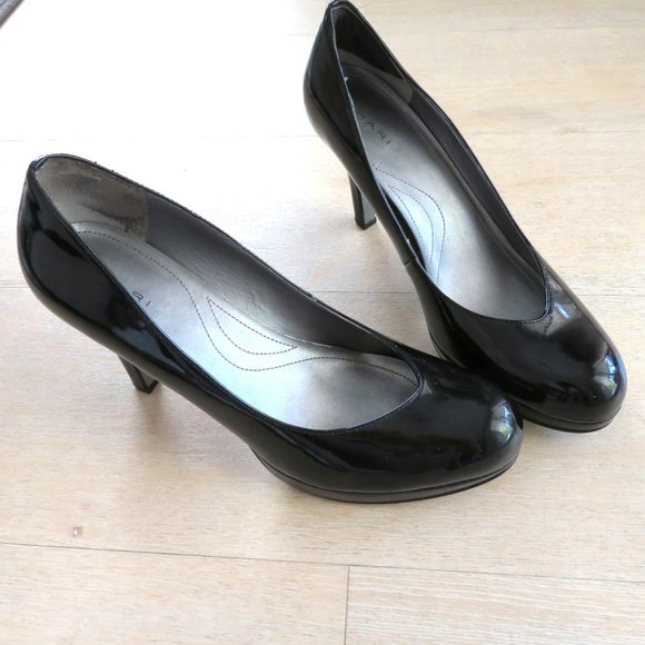 Tahari | Shoes | Tahari Lonnie Pumps Size 95m Black Patent Round Toe ...